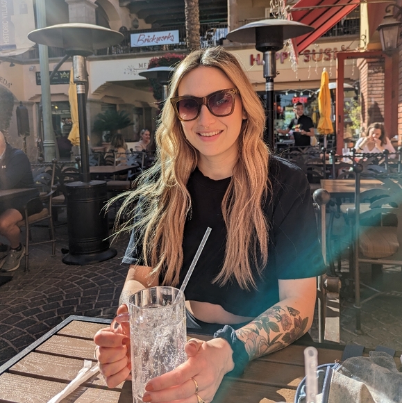 Breanne's Closet (@breanne_rae) | Poshmark